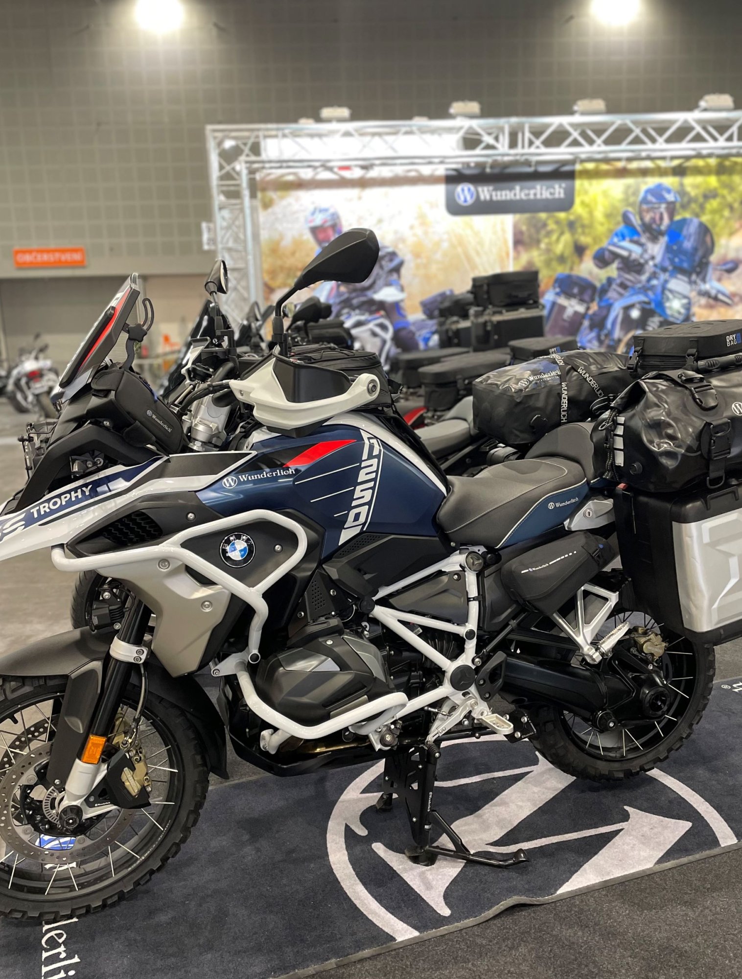 NABÍZÍME K PRODEJI JEDINEČNĚ VYBAVENÉ BMW R1250GS TROPHY-WUNDERLICH